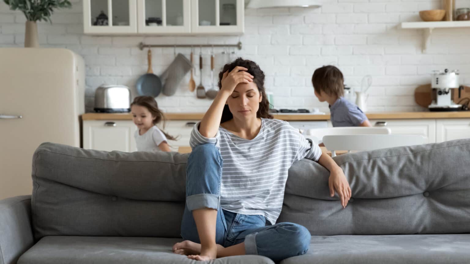 15 Warning Signs of Harmful Parenting Practices Causing Trauma - Mom Life