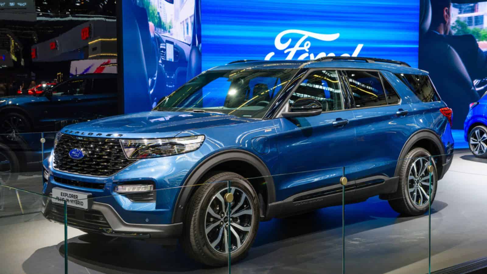 14 Chic Mom Cars for Growing Families That Aren't a Minivan - Mom Life