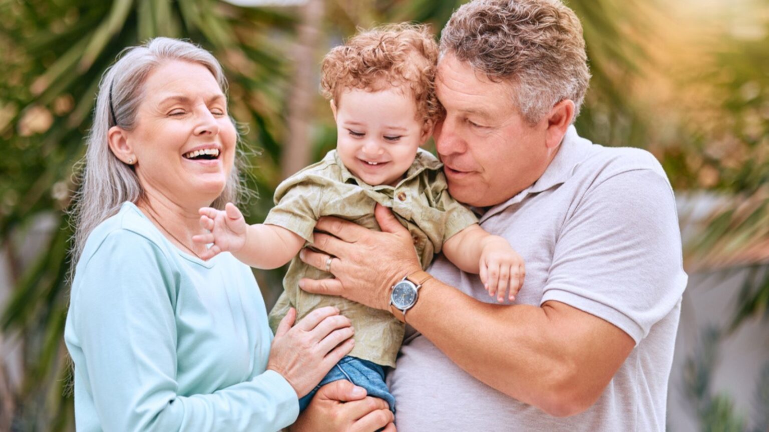 14 Signs a Grandparent Isn't a Good Influence - Mom Life