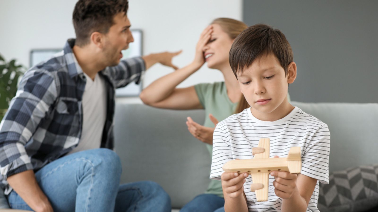 24 Things Parents Do That Traumatize Their Children for Life - Mom Life