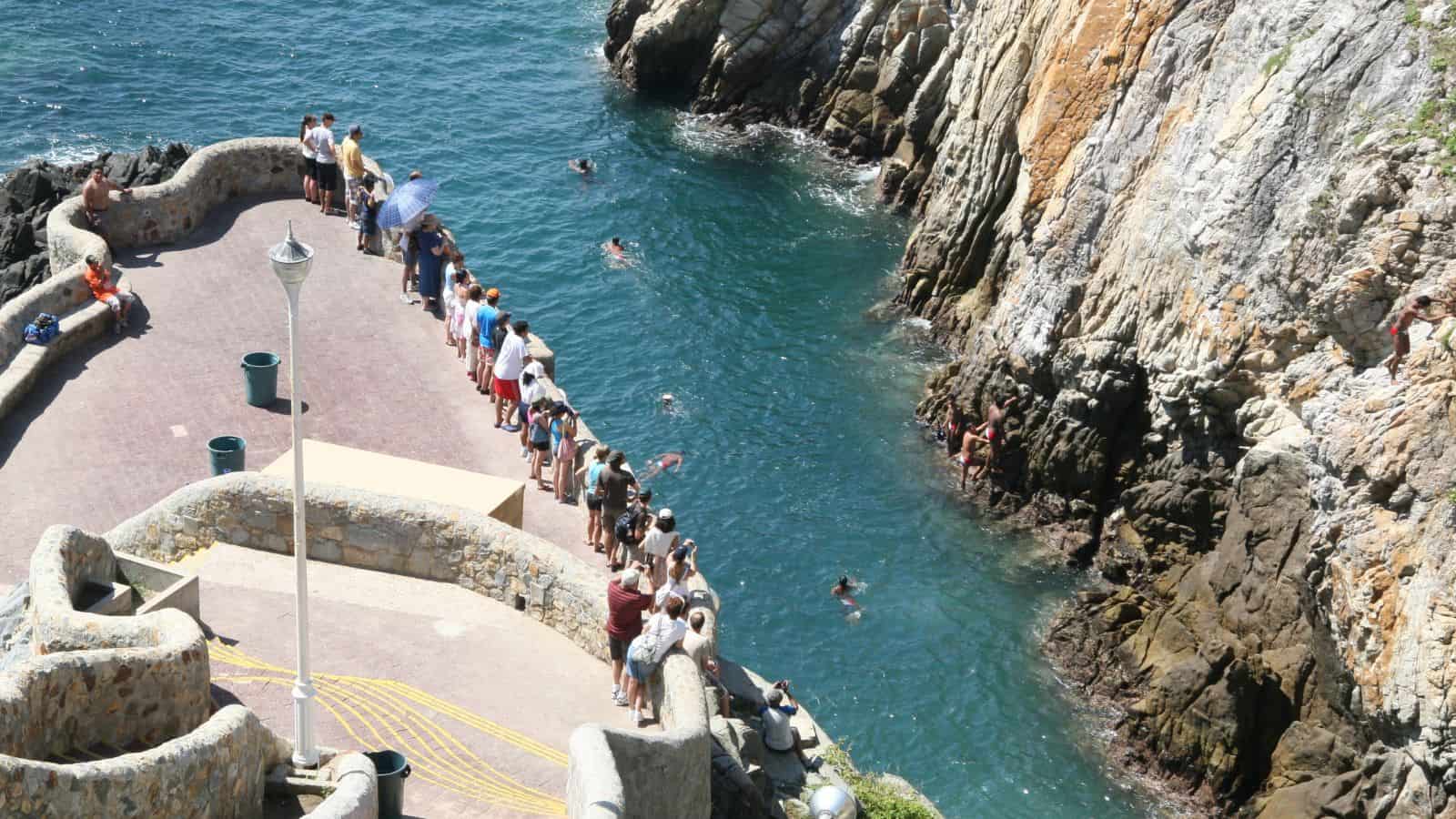 A Traveler's Nightmare: 20 Dangerous Tourist Activities That Could Be ...