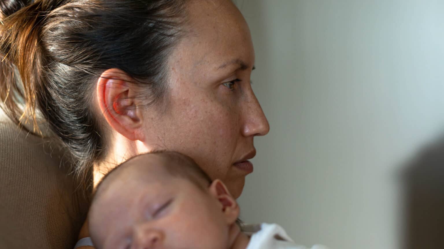 Postpartum Preeclampsia: Warning Signs Moms Should Know About - Mom Life